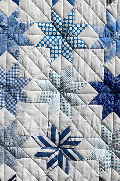 Patchwork bleu image stock. Image du édredon, impression - 44022001