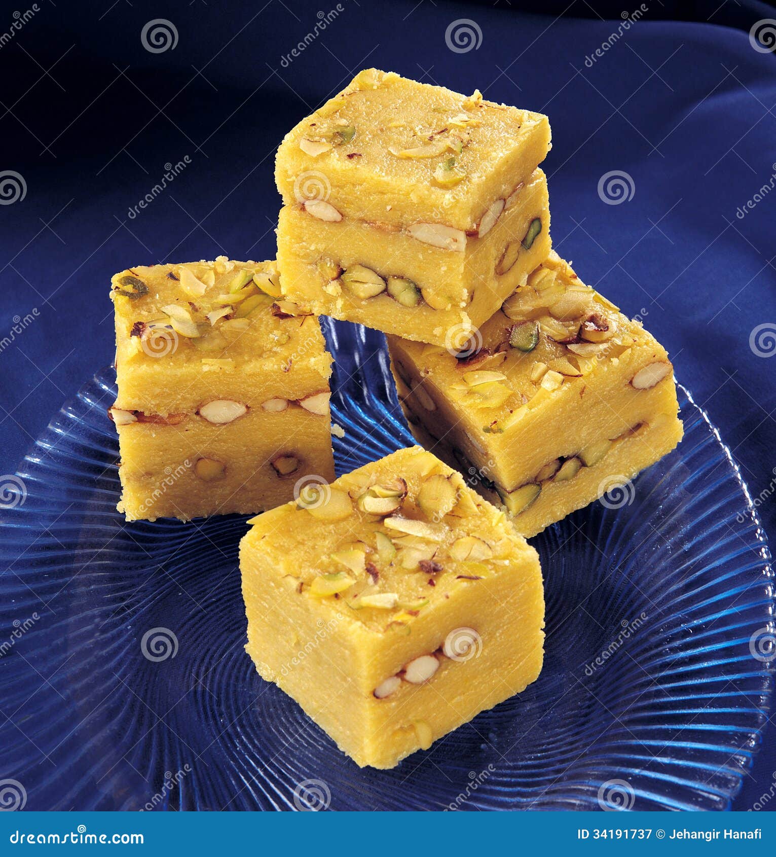 Pateesa cubica el primer imagen de archivo. Imagen de pasas - 34191737