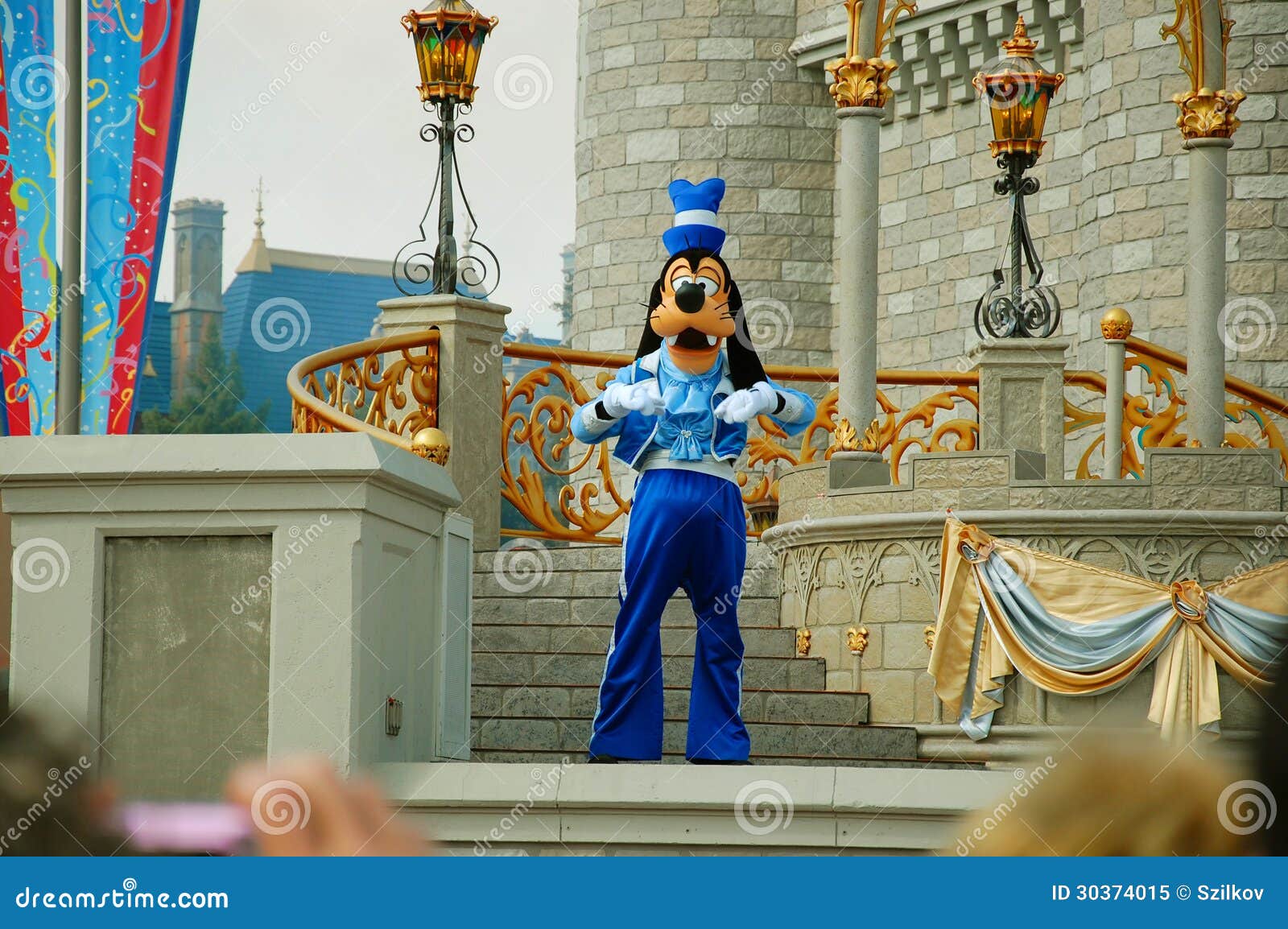 Pateta imagem editorial. Imagem de figura, sorriso, parada - 30374015