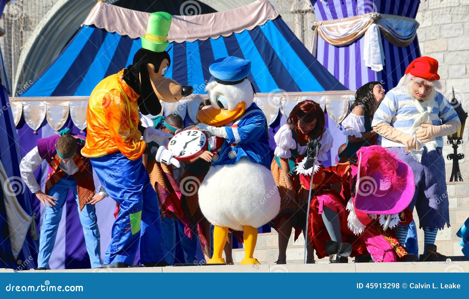 Pateta E Pato Donald Em Disneyworld Foto de Stock Editorial - Imagem de ...
