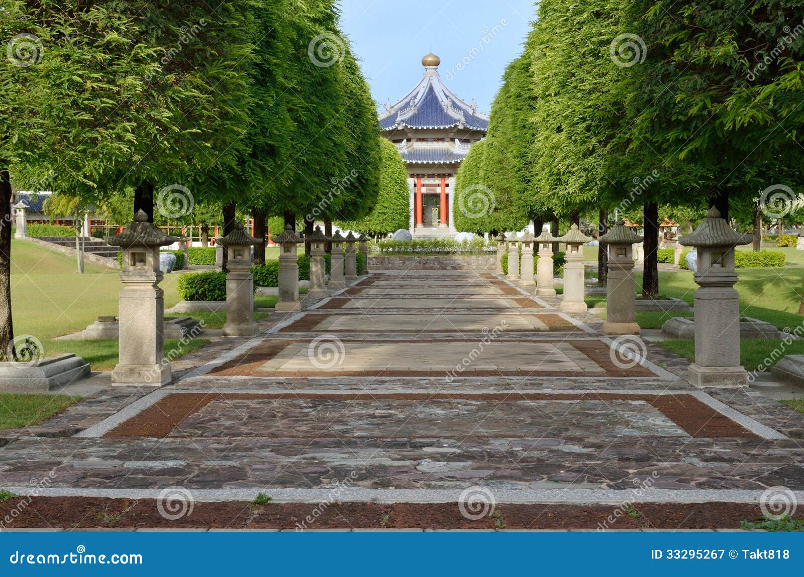 Path in Chinese Garden Style Stock Image - Image of idyllic, side: 33295267