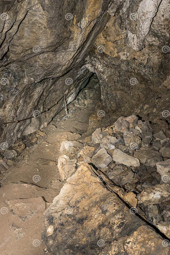 Descending into the cave stock image. Image of path - 103993955
