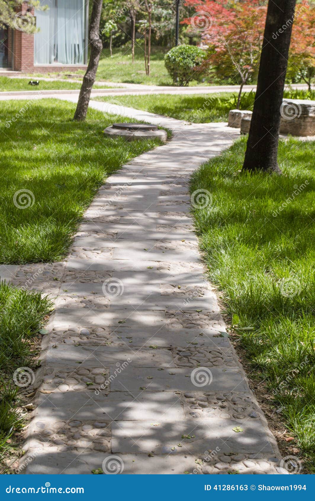 Path through the garden stock image. Image of architecture - 41286163