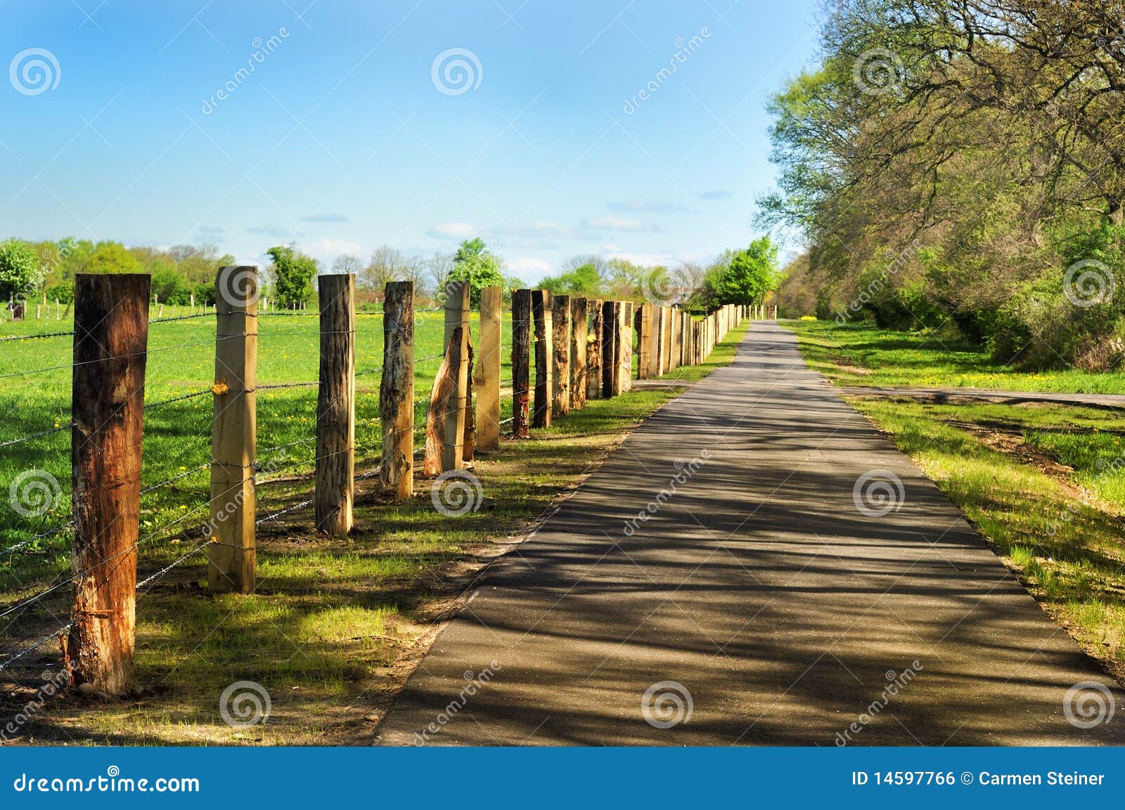 Pathway in countryside stock photo. Image of fields, pathway - 14597766
