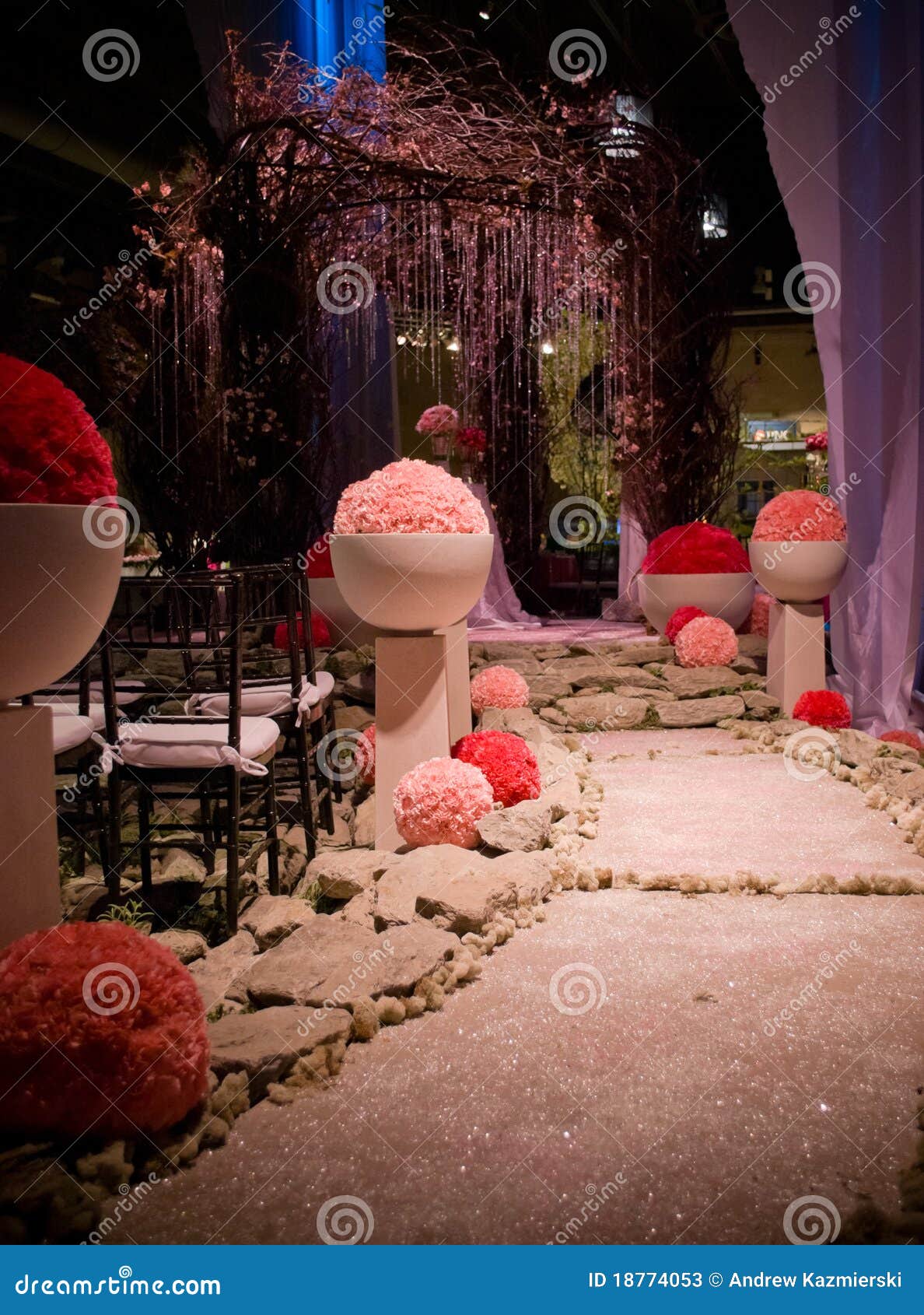 Pathway Flower Show editorial stock photo. Image of spring - 18774053