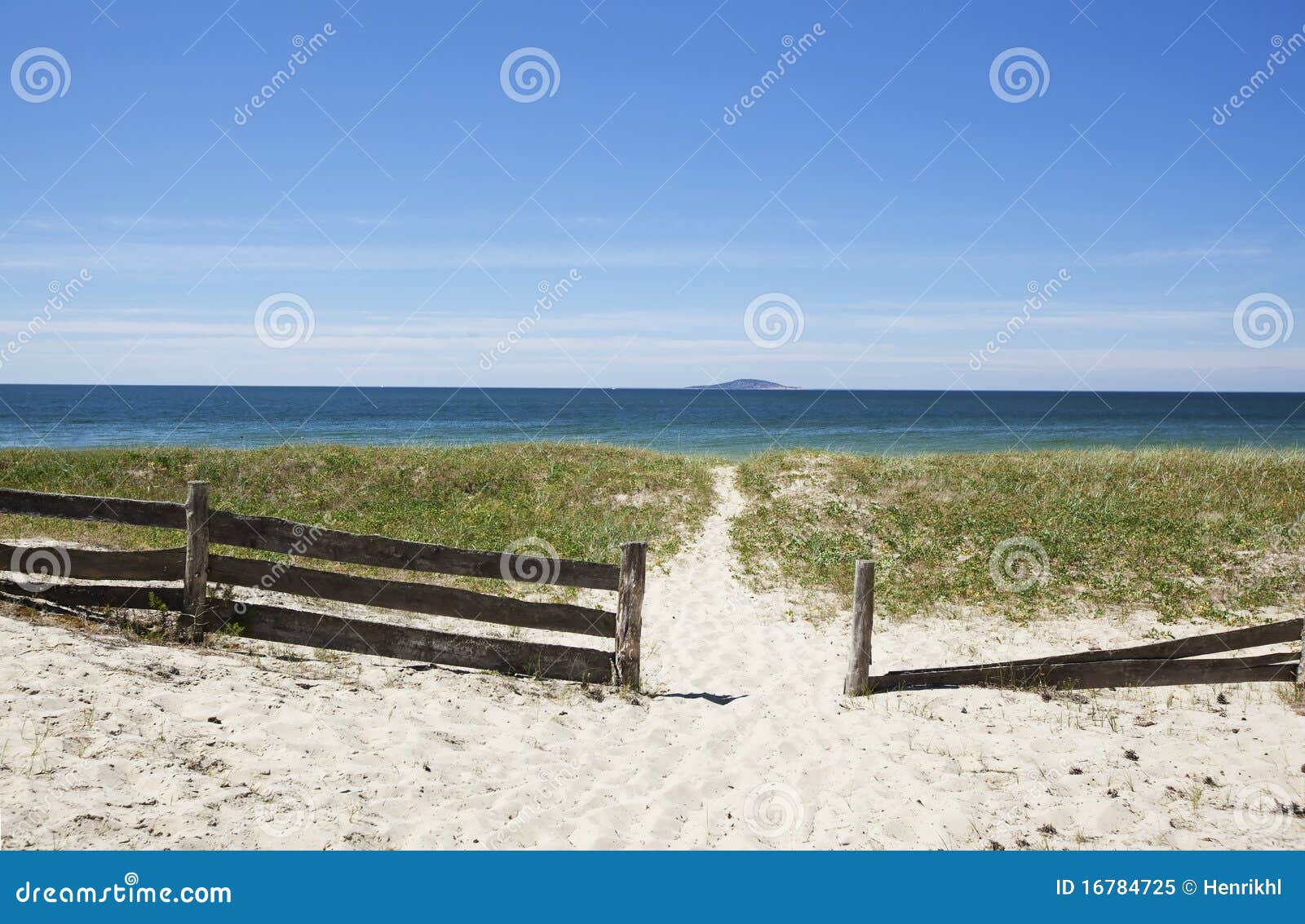 Pathway Leading To The Ocean. Stock Image - Image of grass, cloud: 16784725