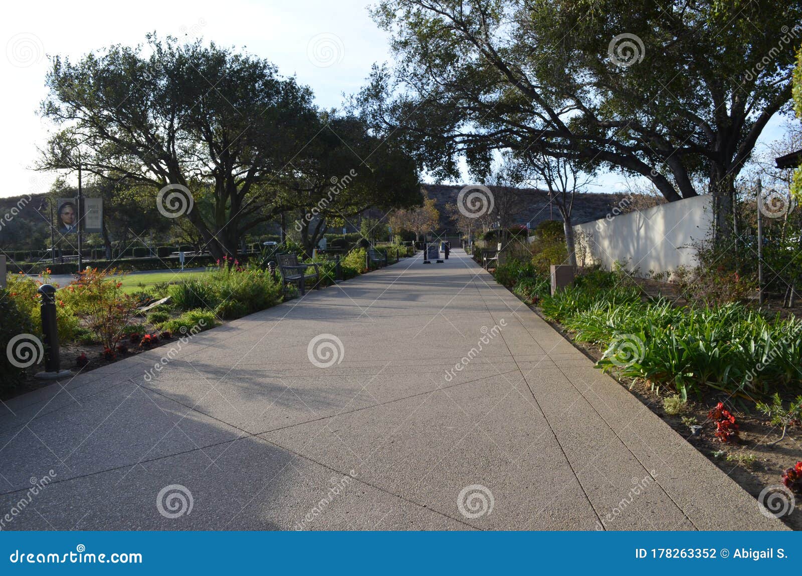 Pathway To the Ronald Reagan Library Stock Photo - Image of point ...
