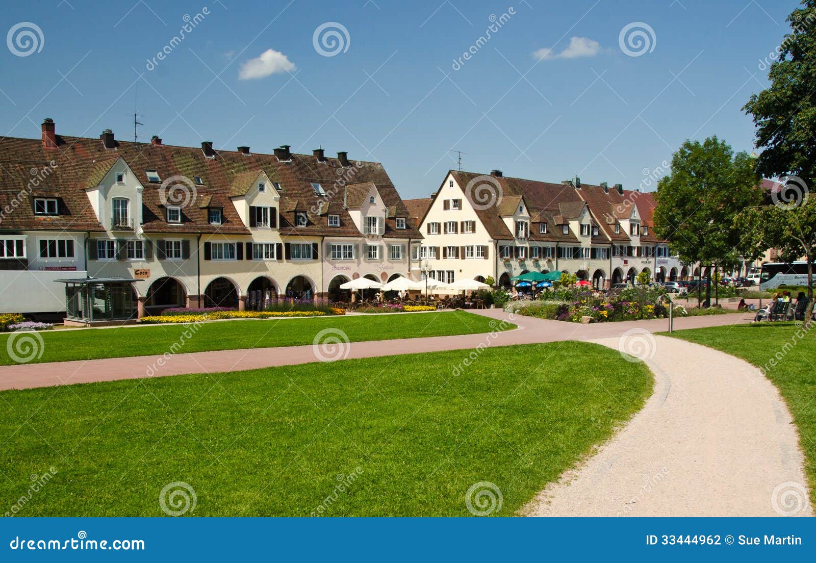 Pathway to the Square editorial photography. Image of shop - 33444962