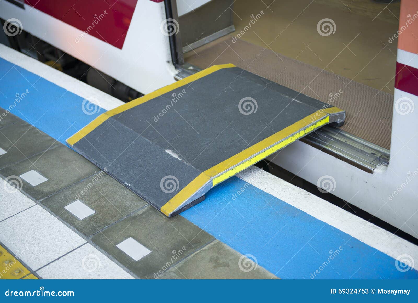 Pathway between Train and Platform Stock Image - Image of passenger ...