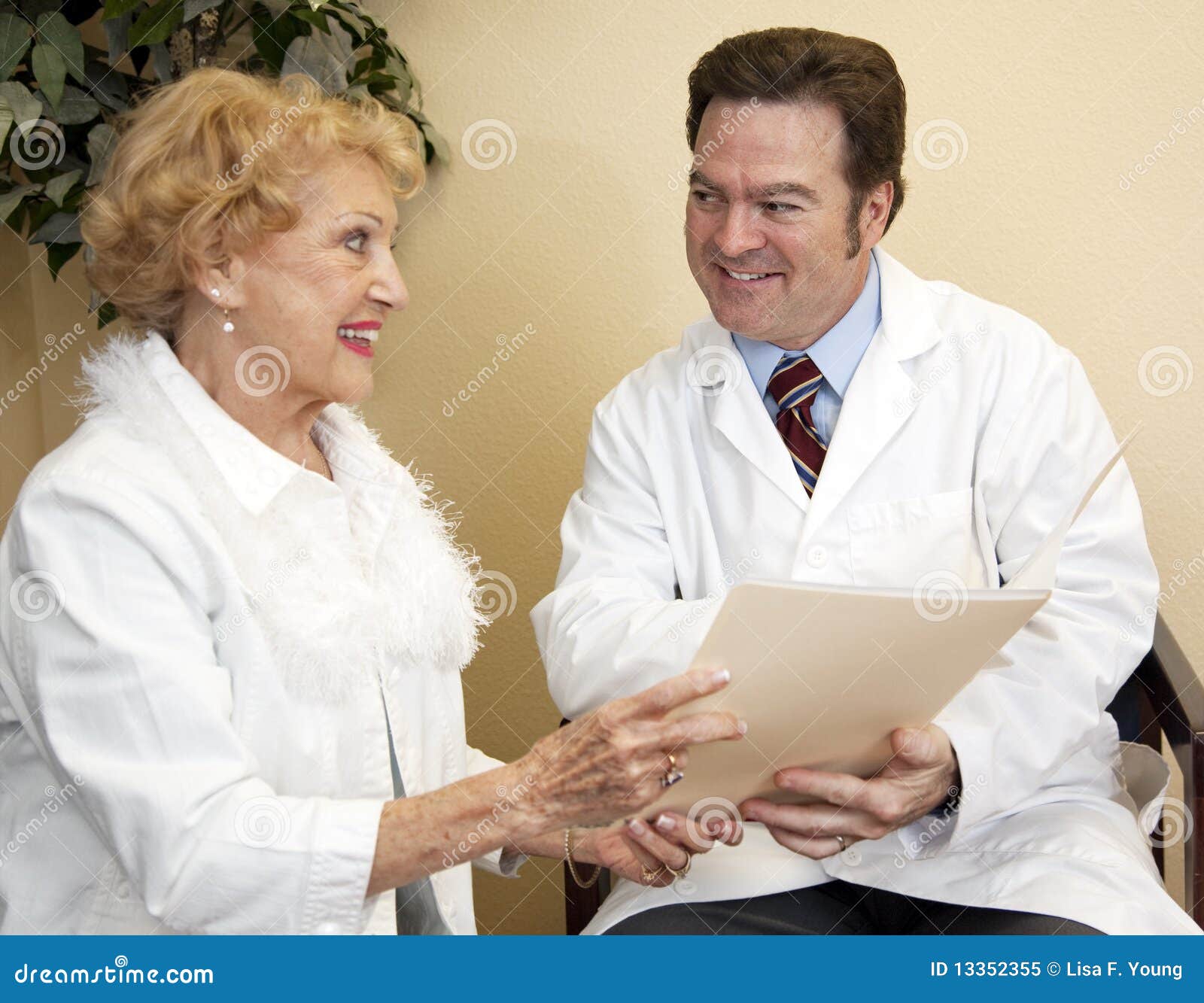 Patient Doctor Discussion stock image. Image of chiropractor - 13352355