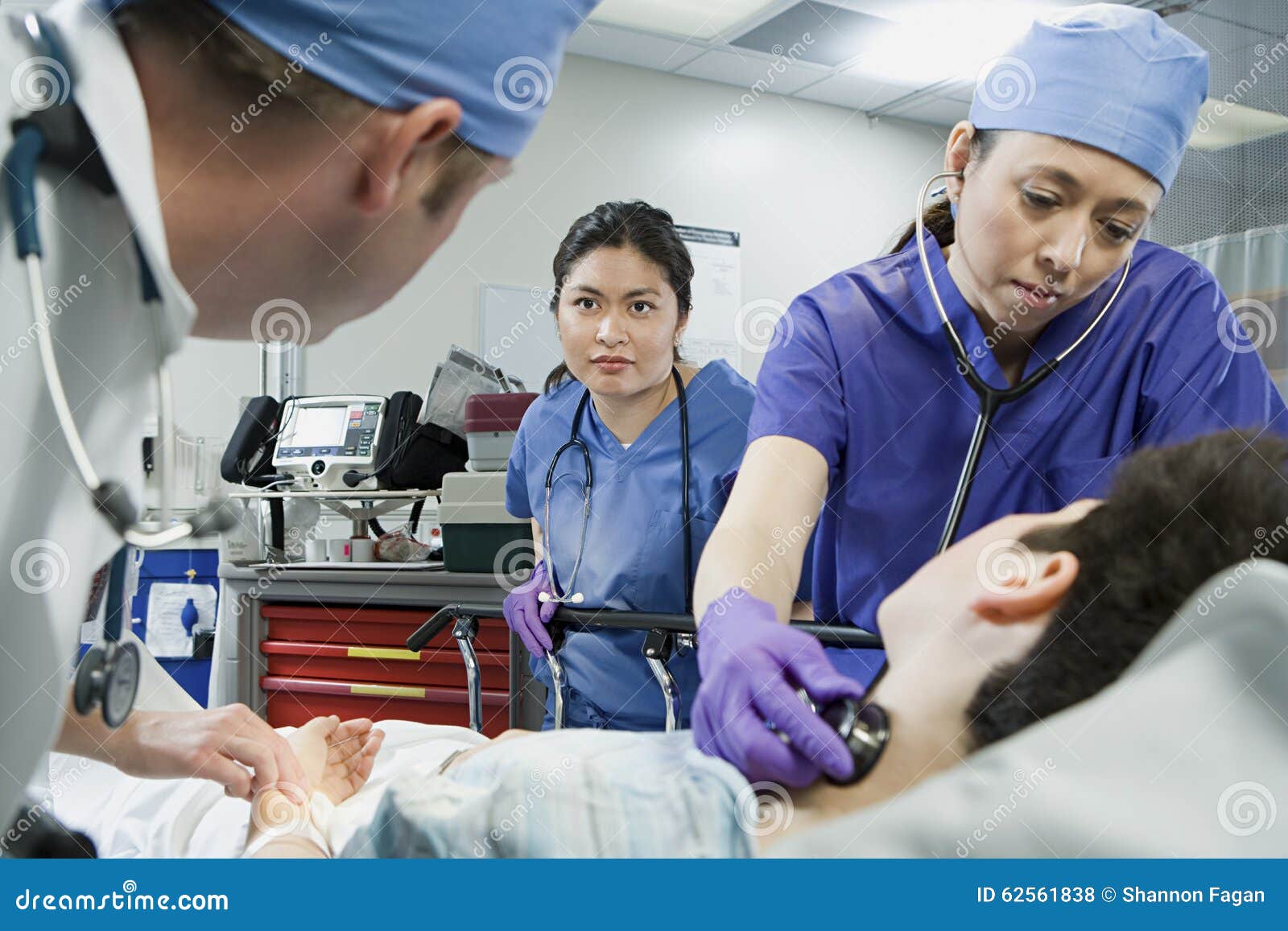 Patient and Doctors in the Emergency Room Stock Photo - Image of ...