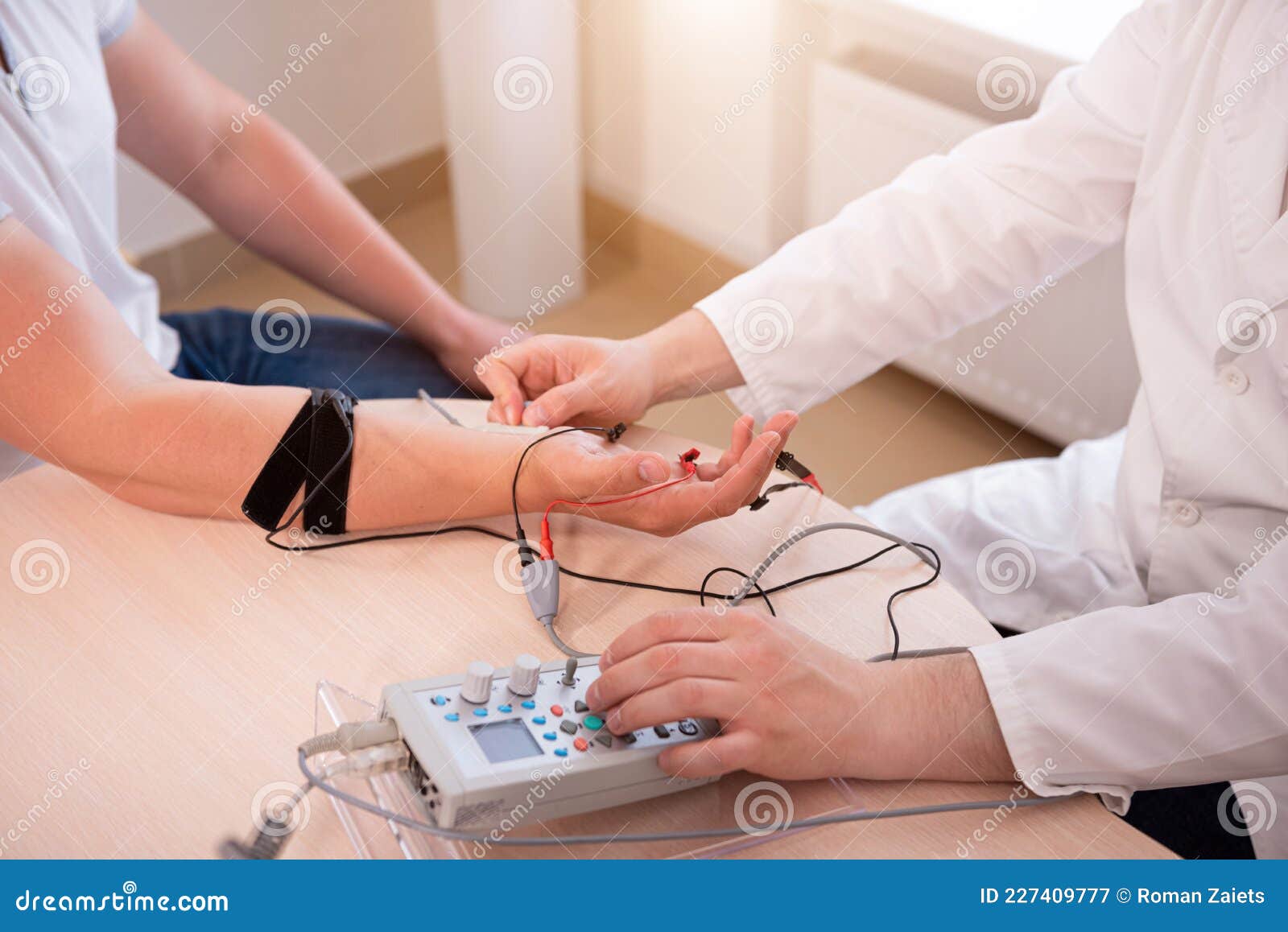 stock image. Image of evaluation, nerves, forearm, brain - 227409777