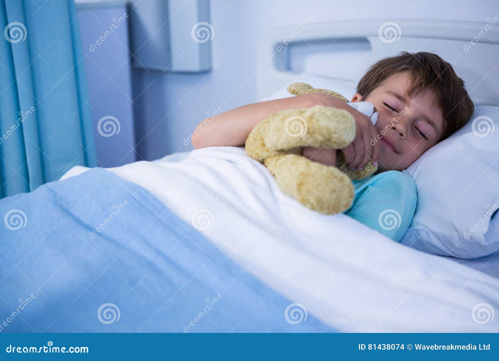 Patient resting in ward stock photo. Image of emergency - 81438074