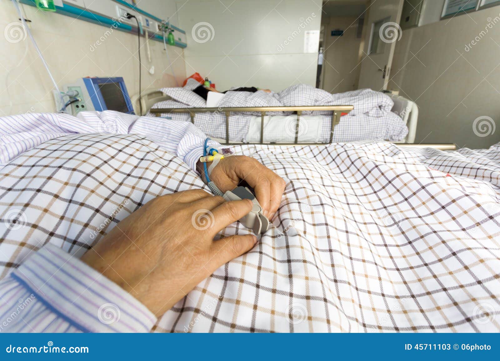 The Patient S Hand on the Bed Stock Image - Image of healthy, medicine ...