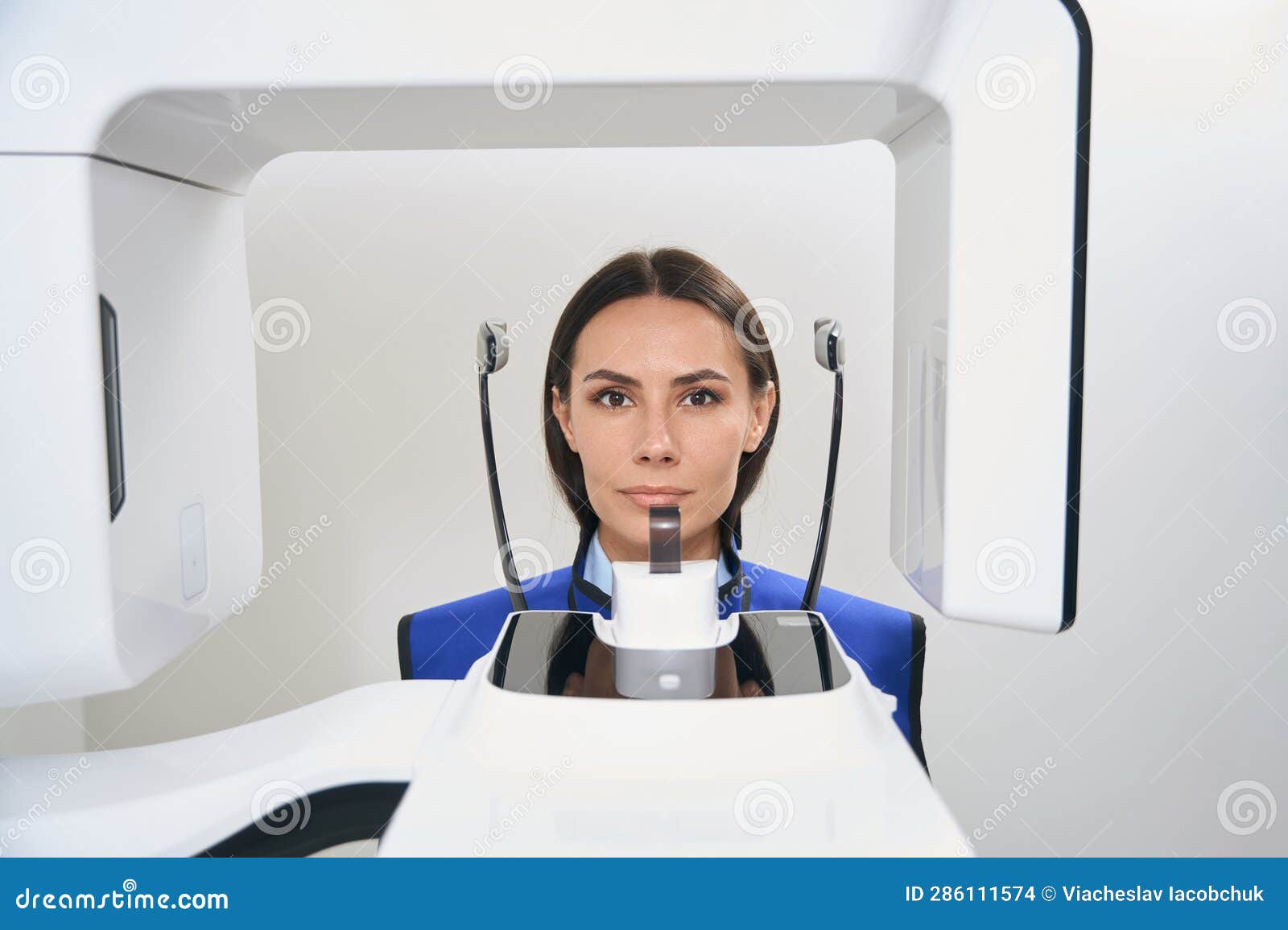 Patient Undergoes 3D Scanning Procedures before Tooth Extraction Stock ...