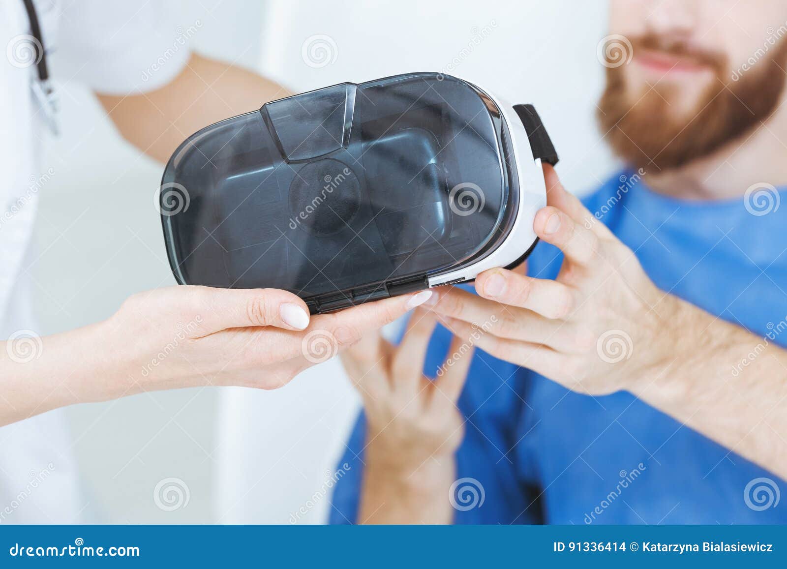 Patient Using Virtual Reality Glasses Stock Photo - Image of ...