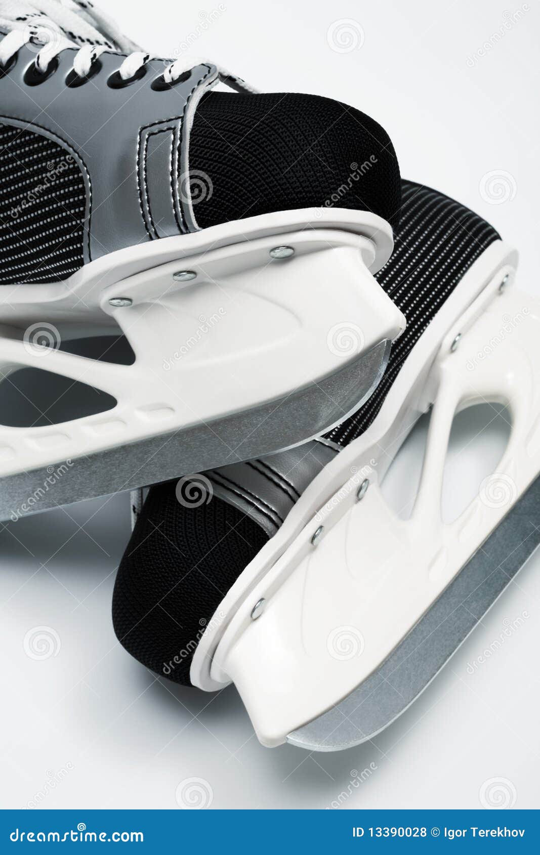 Patines modernos foto de archivo. Imagen de recreacional - 13390028