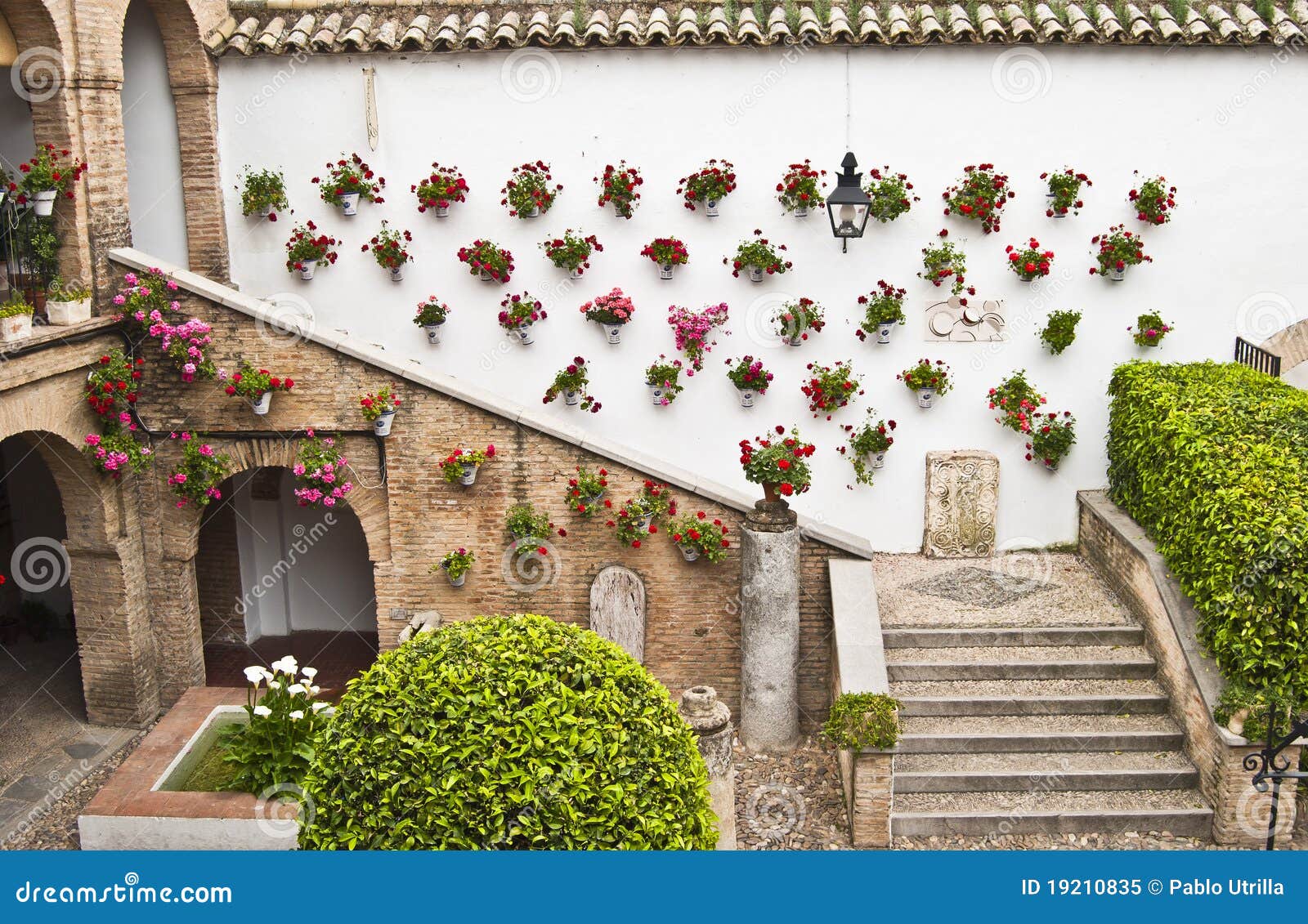 Patio andaluz imagen de archivo. Imagen de colores, piedra - 19210835