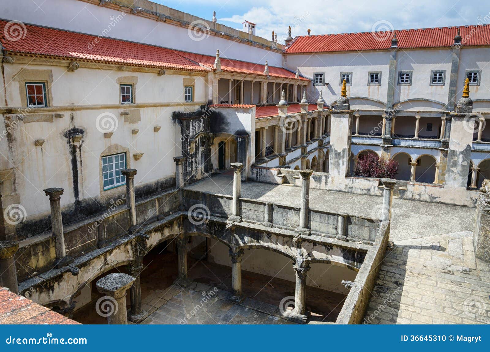 Patio De Un Castillo Medieval Foto de archivo - Imagen de piedra, viejo ...
