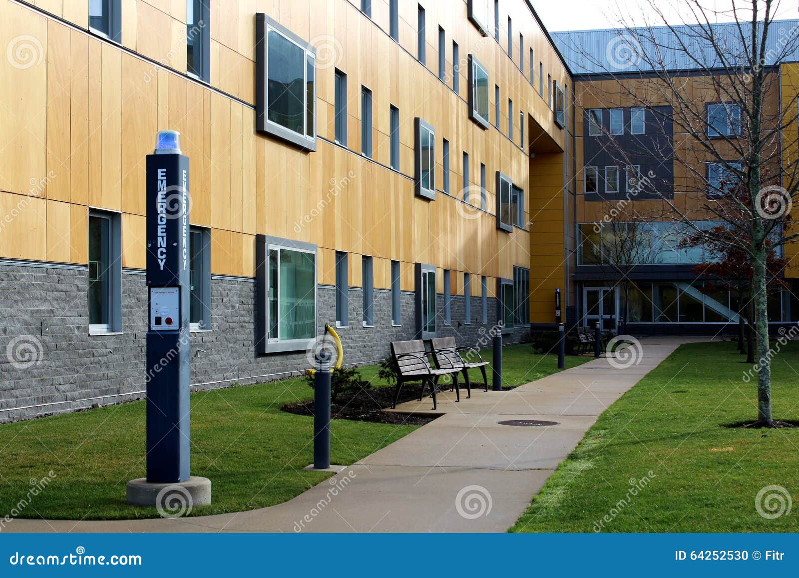 Patio En Campus De La Universidad Foto de archivo - Imagen de exterior ...