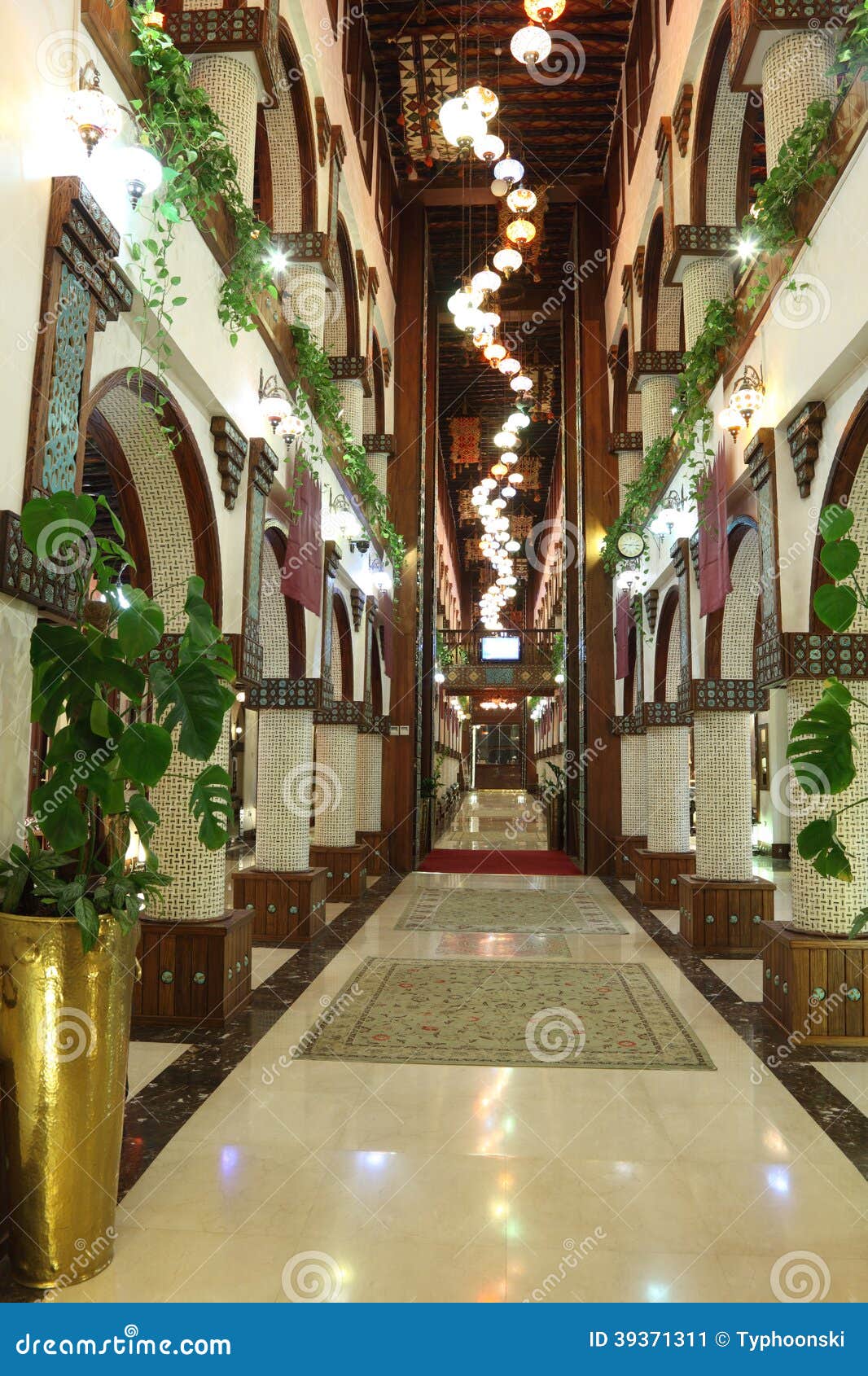Patio Interno Tradicional En Doha, Qatar Imagen de archivo - Imagen de ...