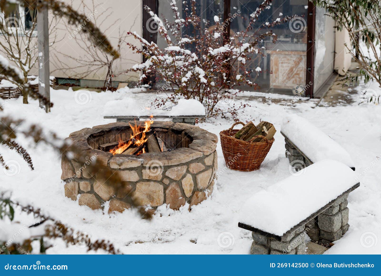 Bonfire Under the Snow. Patio during Snowfall in Winter. Beautiful Yard ...