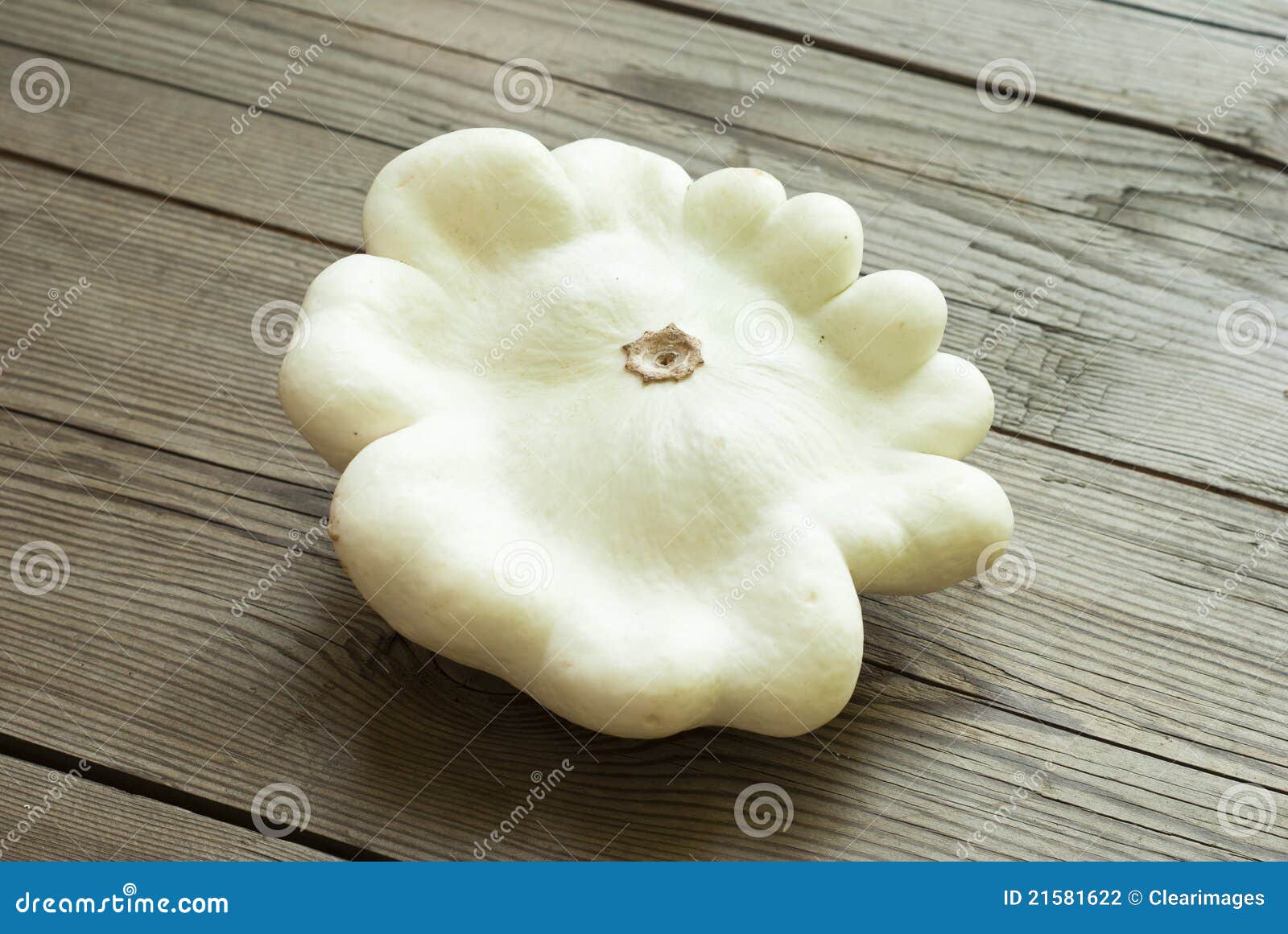 Patison drewniany stołowy zdjęcie stock. Obraz złożonej z wieśniak ...