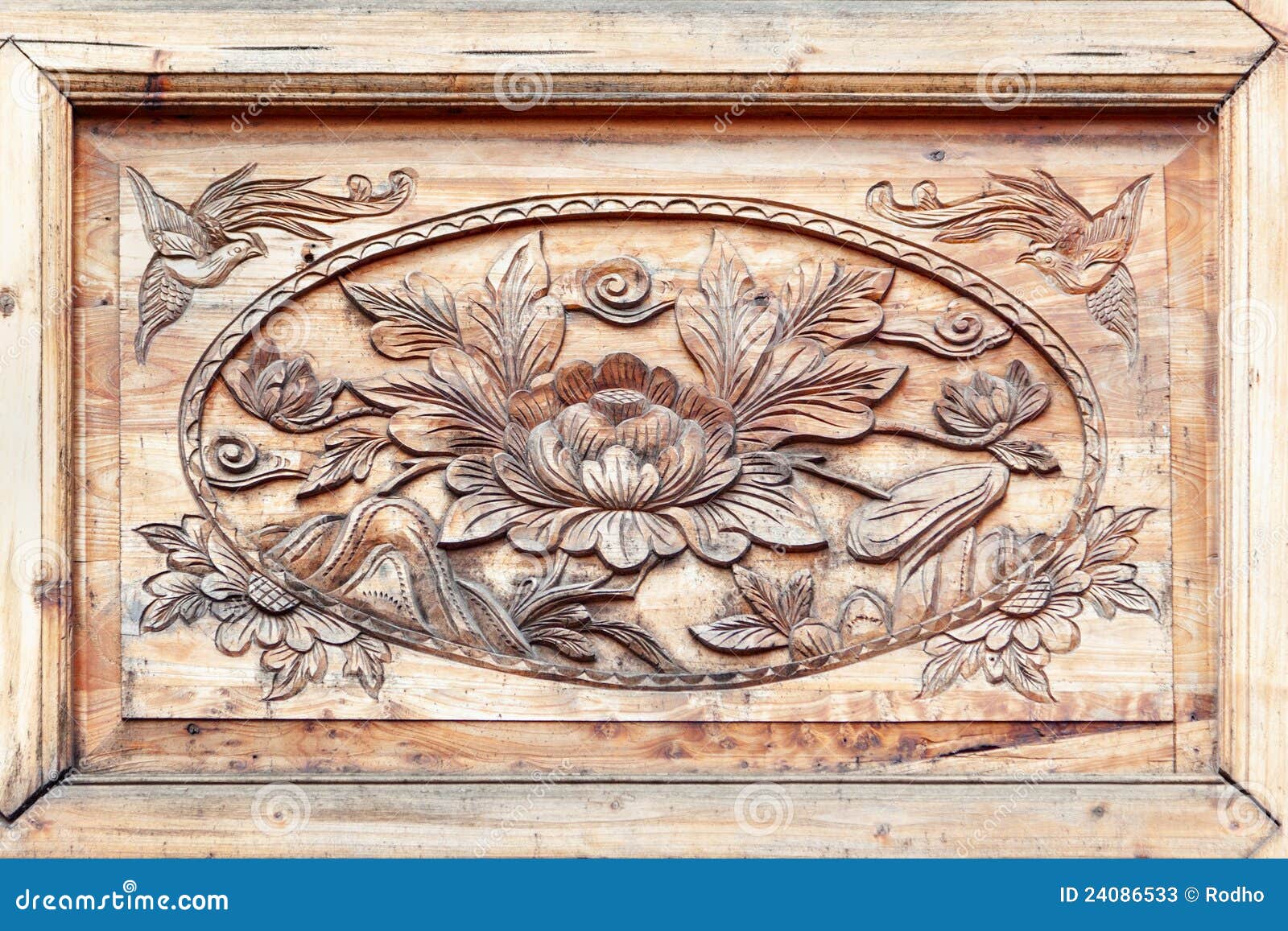 Patroon Van Bloem Dat Op Hout Wordt Gesneden Stock Afbeelding - Image ...