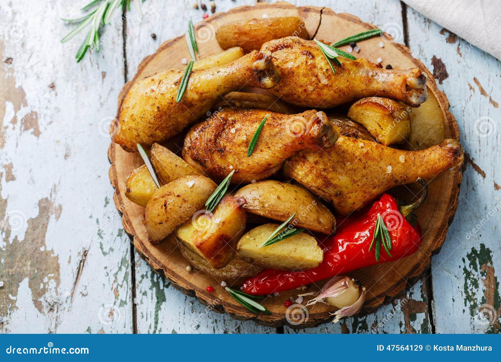 Patte De Poulet Cuite Au Four Image stock - Image du romarin, plaque ...