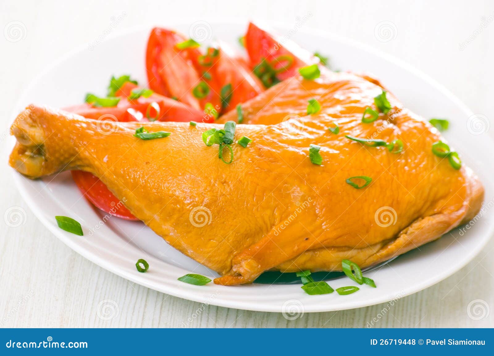 Patte et tomate de poulet photo stock. Image du viande - 26719448