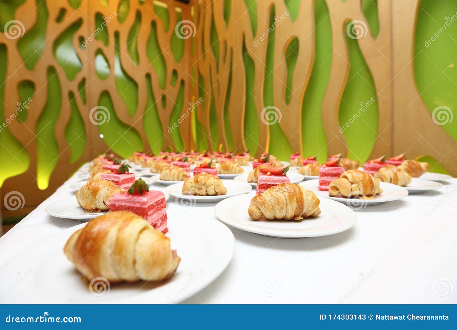 Pattern Arrangement of Coffee Break in Complete Set Ready for ...