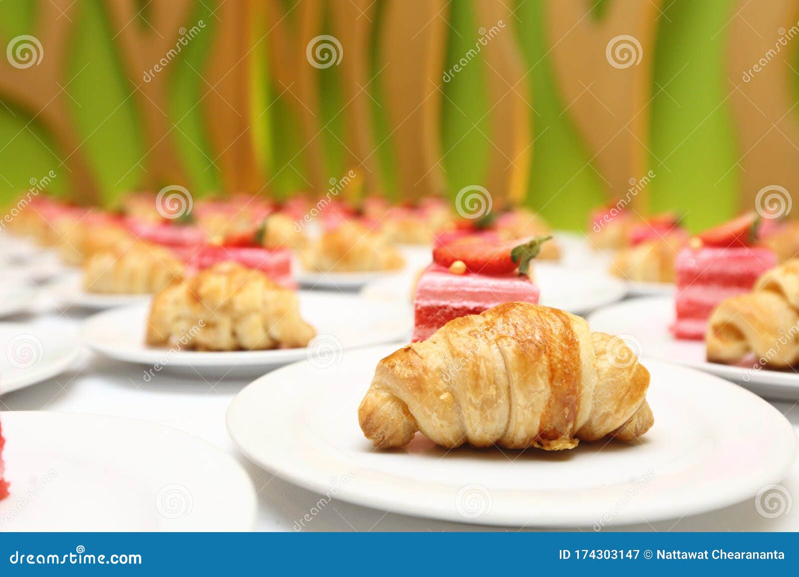 Pattern Arrangement of Coffee Break in Complete Set Ready for ...