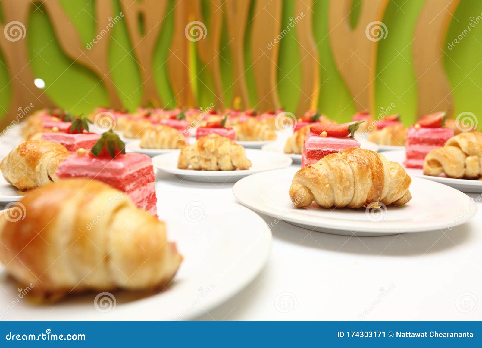 Pattern Arrangement of Coffee Break in Complete Set Ready for ...