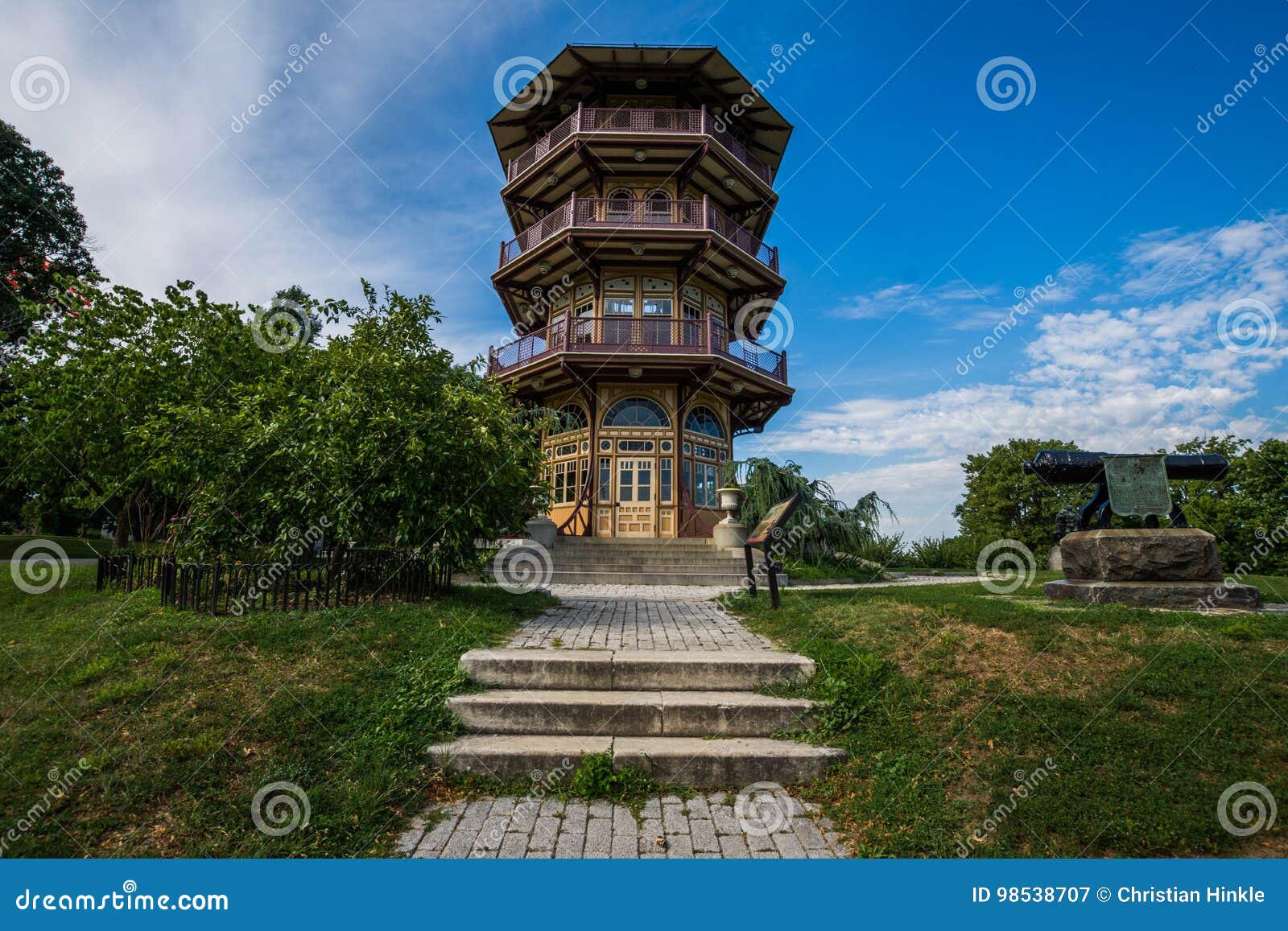 Park With Pagoda And Bridge Over The Lake. Mountain Shunfengshan Park ...