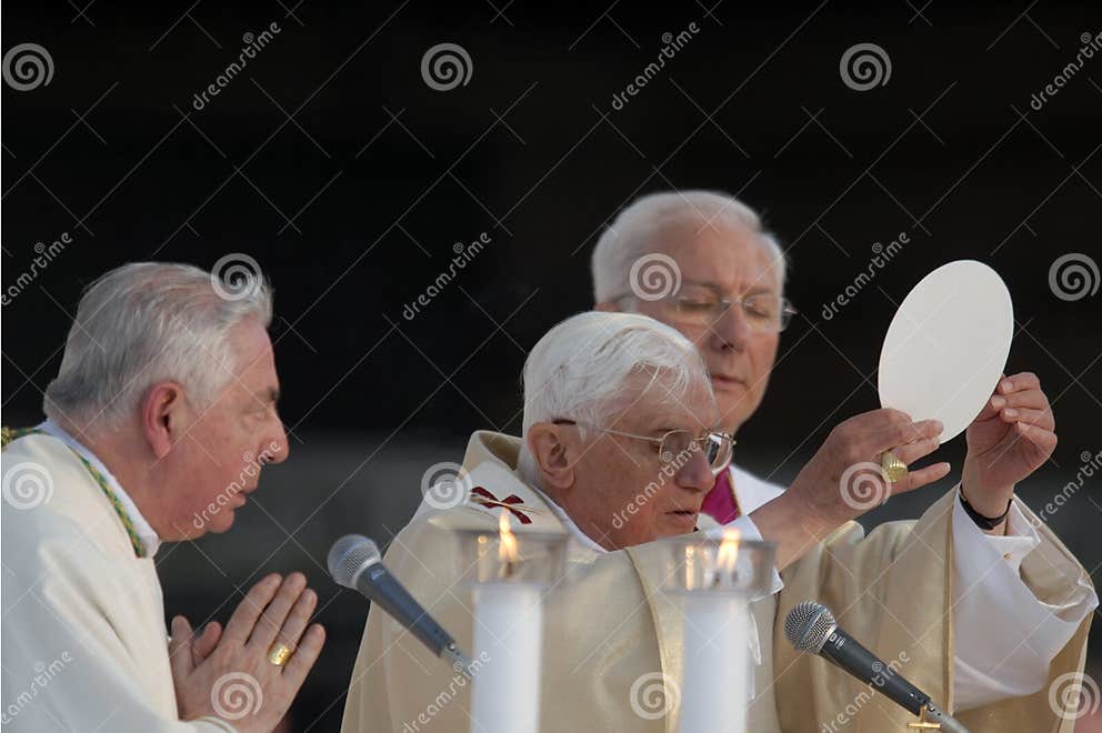 Paus Joseph Benedict XVI redactionele fotografie. Image of katholiek ...