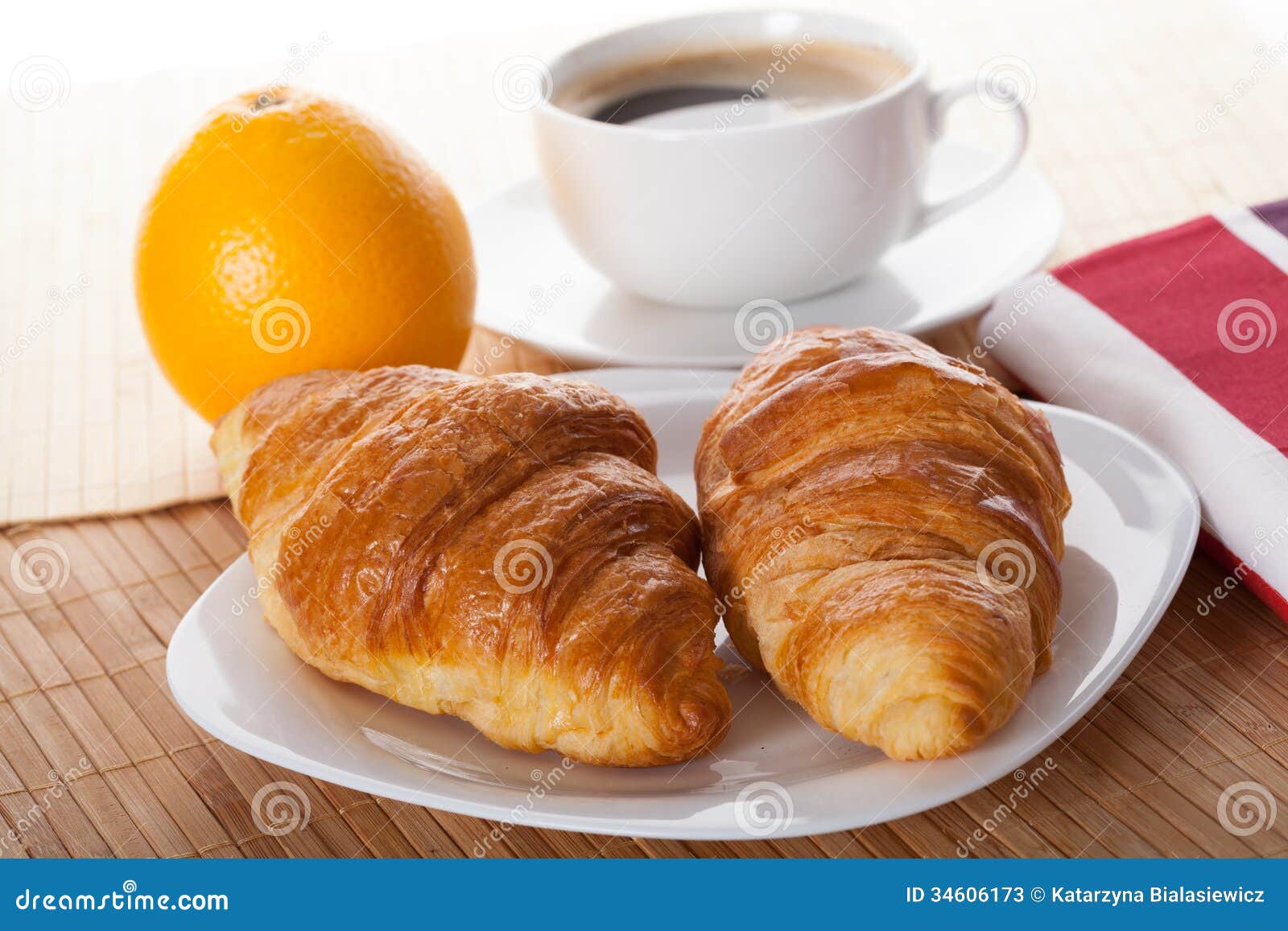 Pause-café Avec Le Croissant Image stock - Image du travail, juteux ...