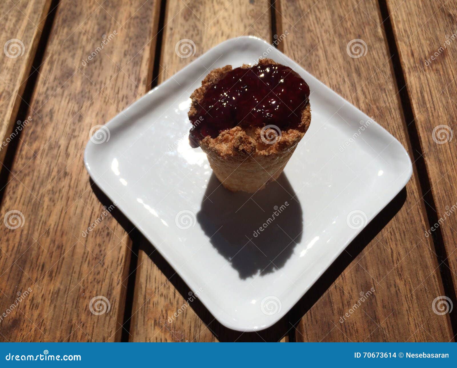 Pause De Midi Pour Le Dessert Photo stock - Image du rupture, simple ...
