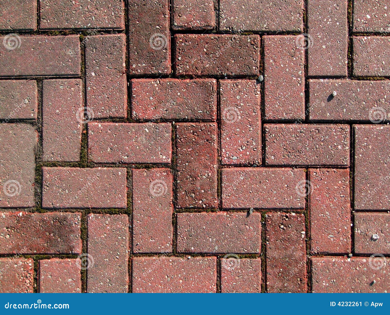 Pavage de brique rouge image stock. Image du aligné, lumière - 4232261