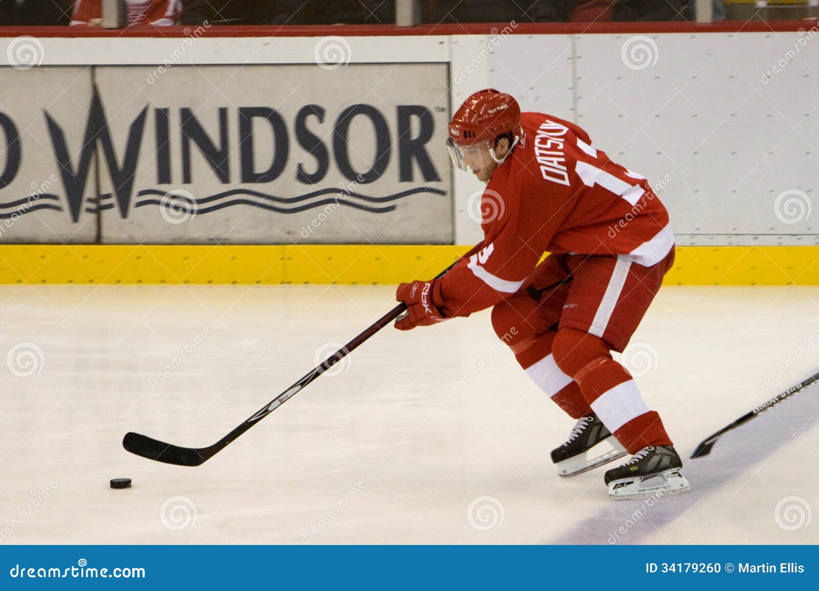 Pavel Datsyuk Controls the Puck Immagine Editoriale - Immagine di ...