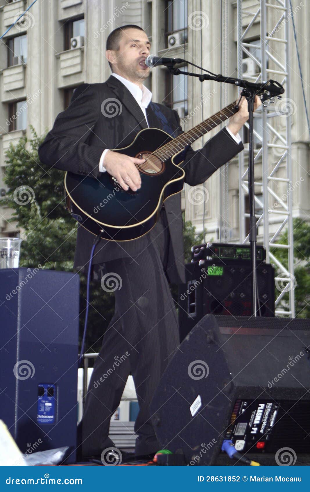 Pavel Stratan editorial photography. Image of ferstival - 28631852