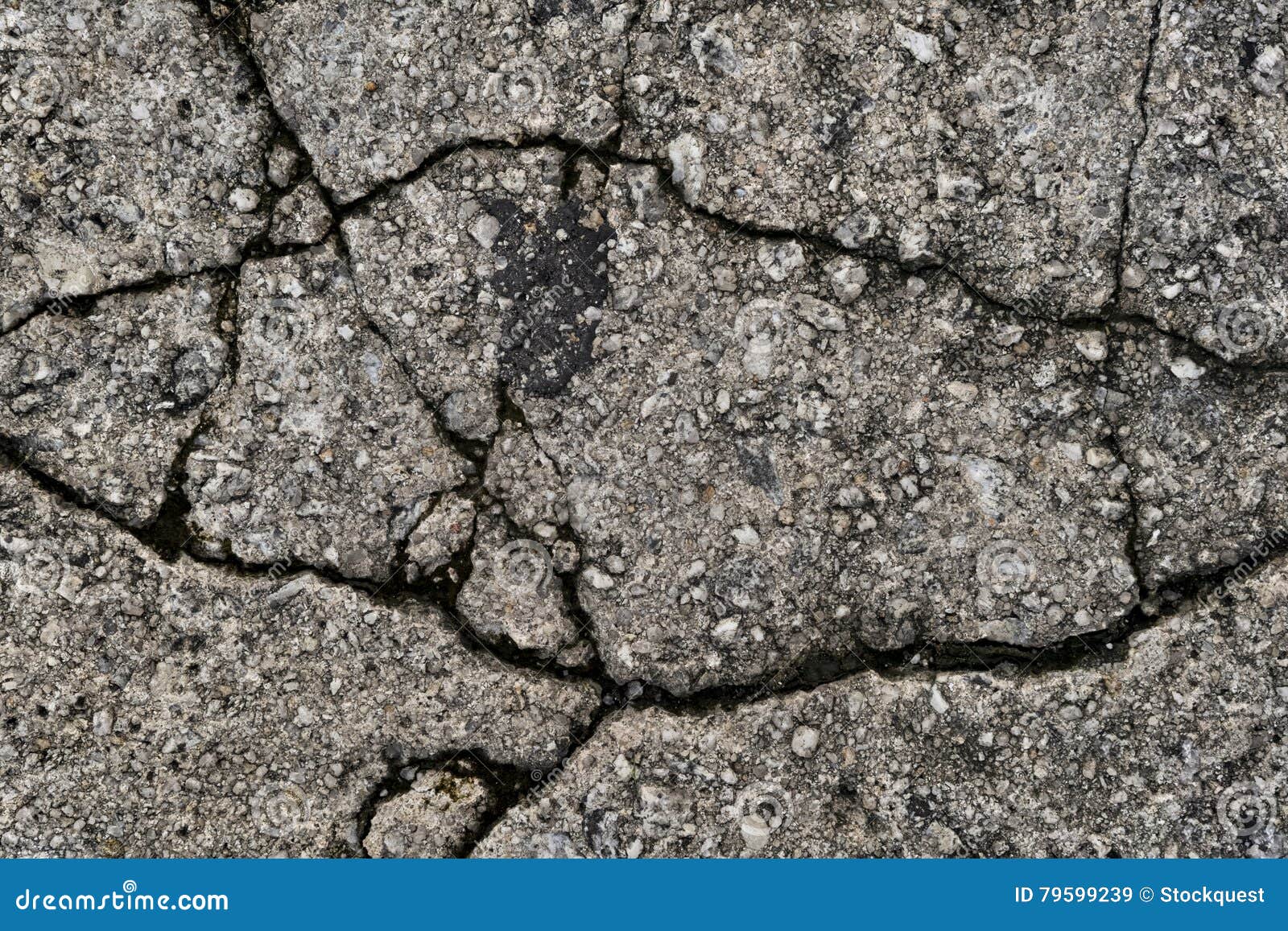 Pavimento concreto rachado imagem de stock. Imagem de golpeado - 79599239