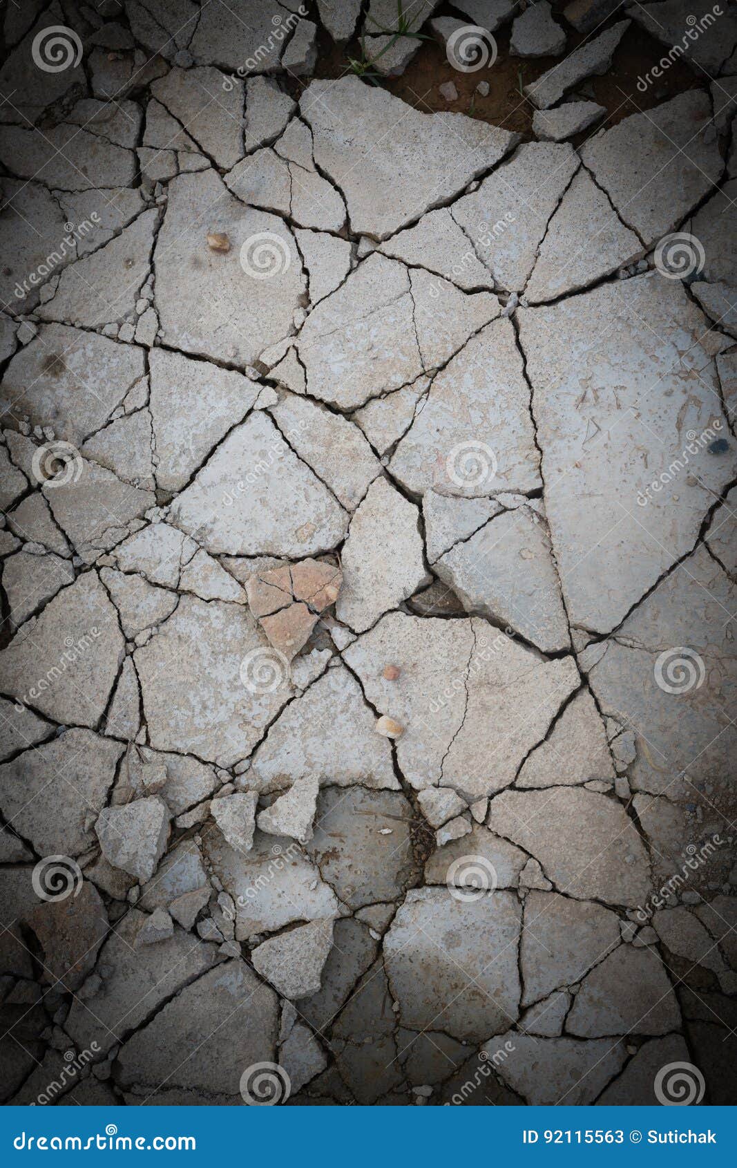 Pavimento Rotto Del Calcestruzzo Del Cemento Immagine Stock - Immagine ...