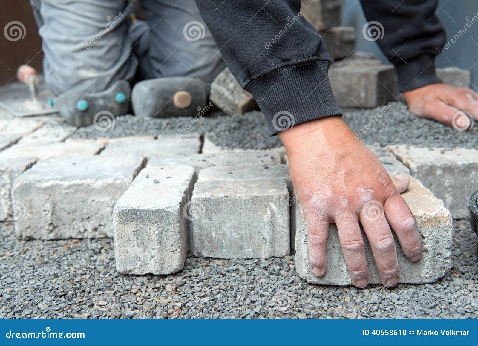 Pavior photo stock. Image du homme, pavage, artisan, plâtre - 40558610