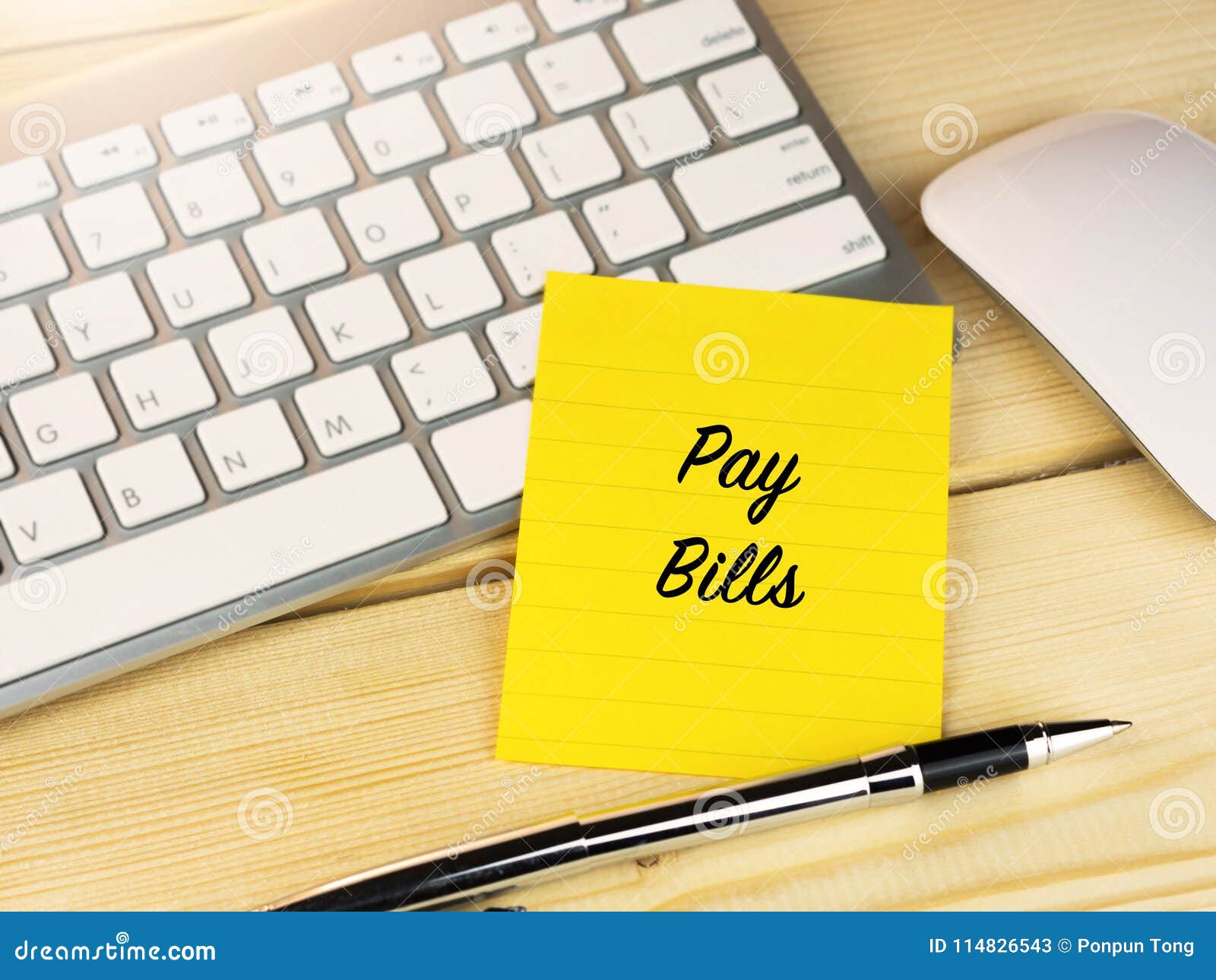 Pay Bills Text on Sticky Note on Work Desk, Payment Reminder Con Stock ...