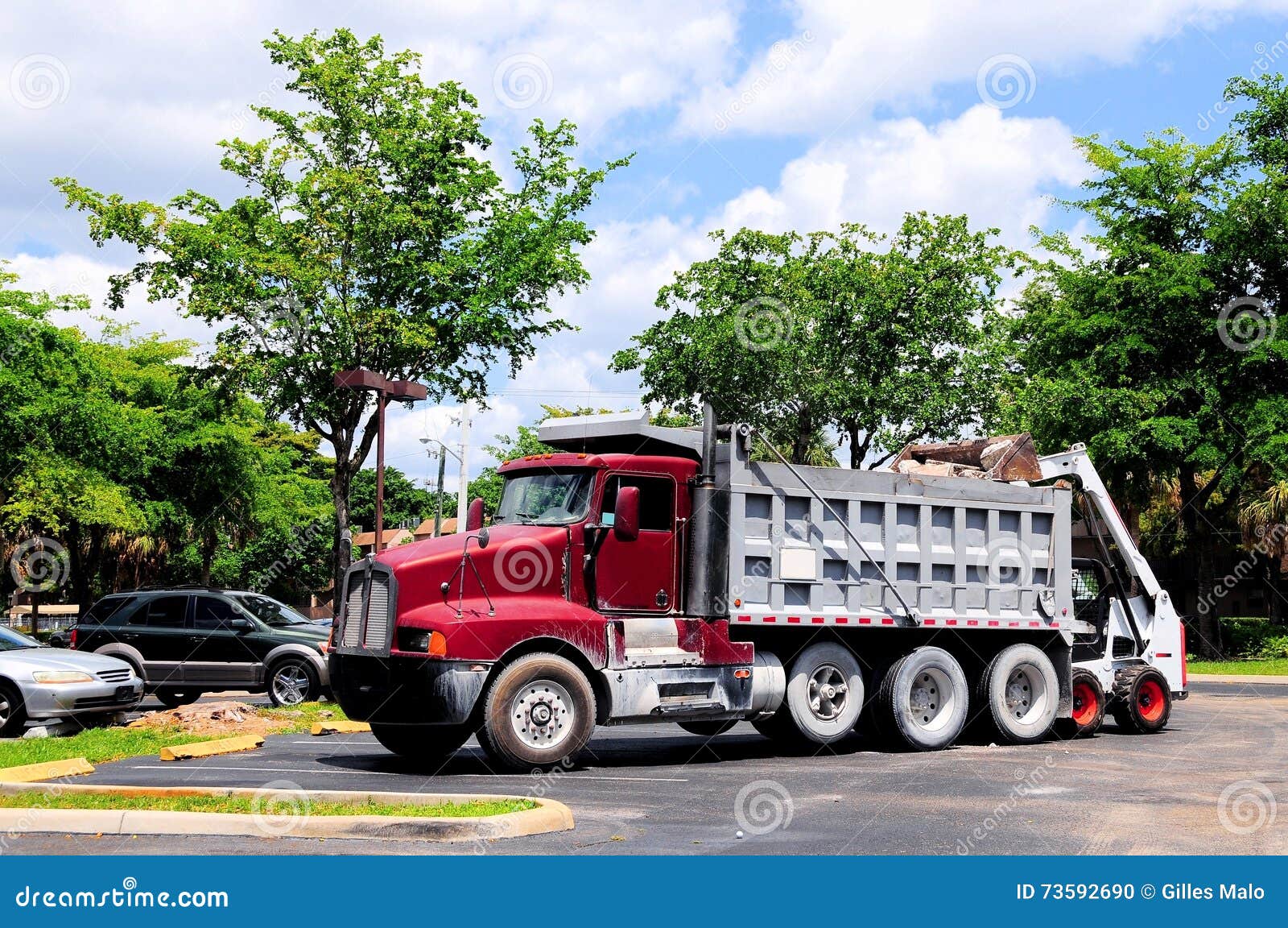 Pay Loader Loading Truck Photos - Free & Royalty-Free Stock Photos from ...