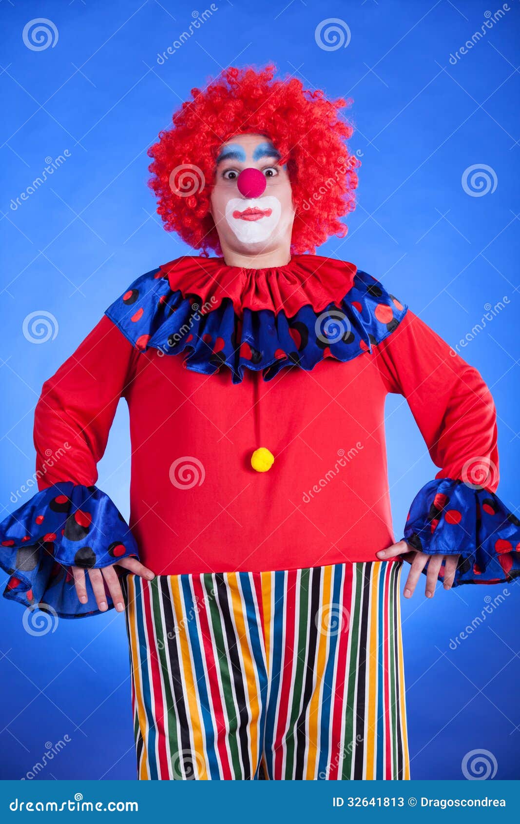 Payaso en backgound azul imagen de archivo. Imagen de feliz - 32641813