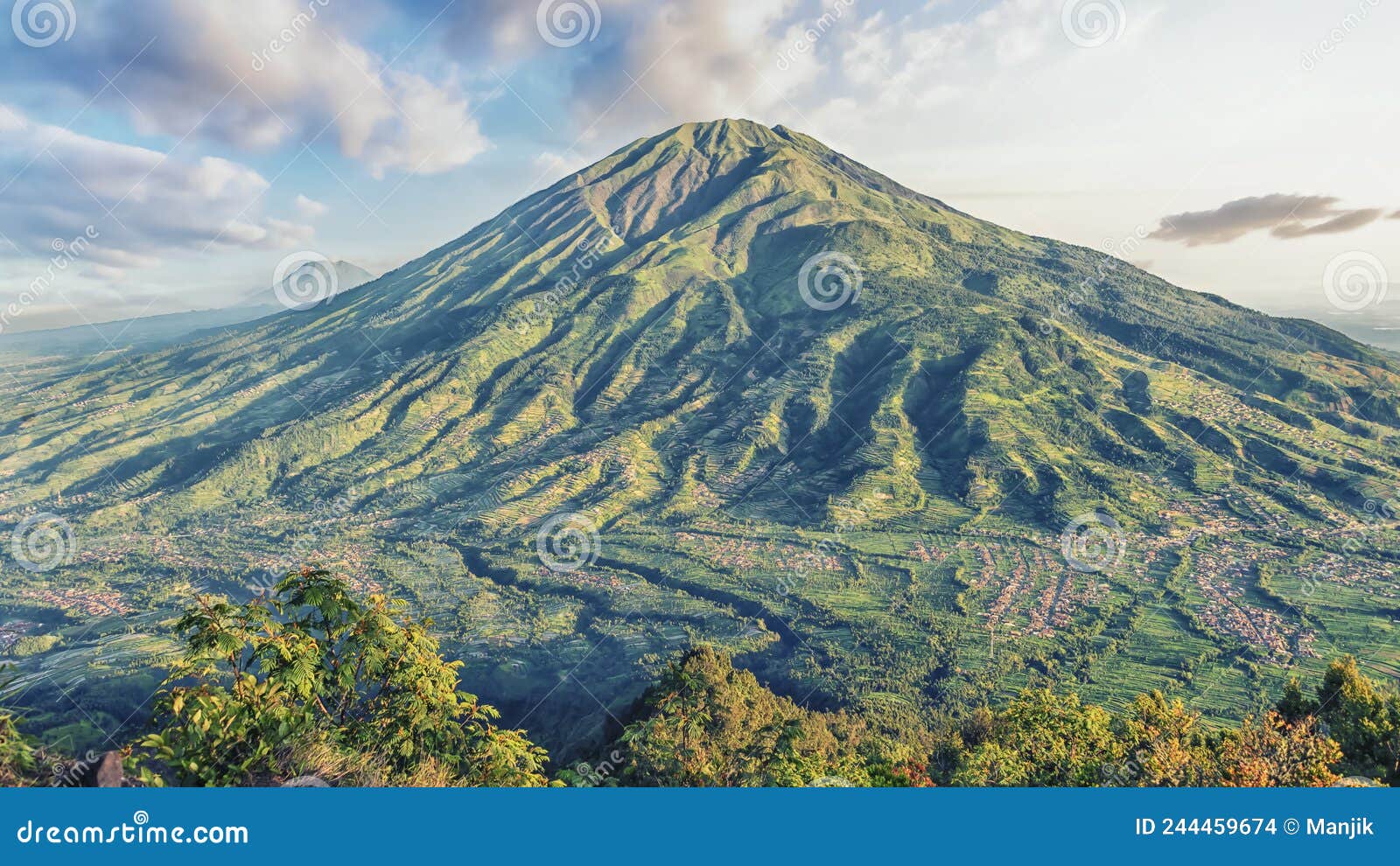 Paysage central de java photo stock. Image du horizontal - 244459674