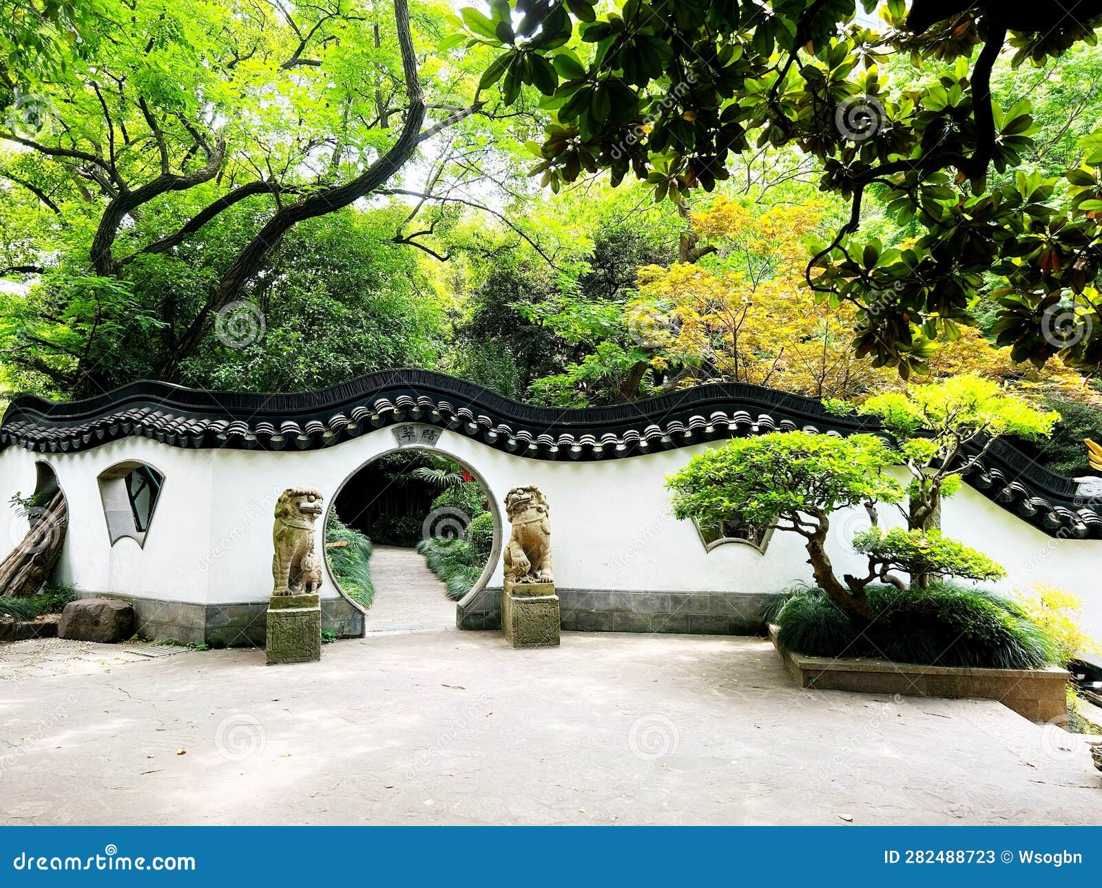 Paysage chinois image stock. Image of chinois, stationnement - 282488723