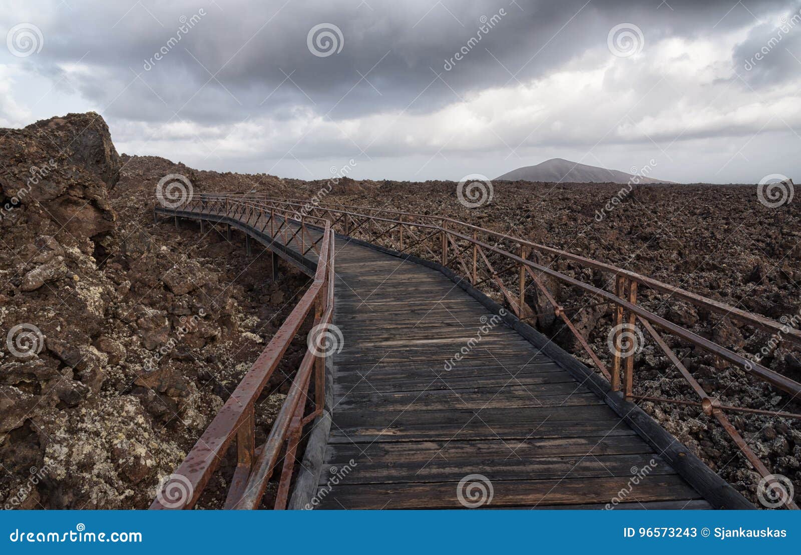 Paysage De Lave, Chemin De Marche Au Point D'observation, Lanzarote ...