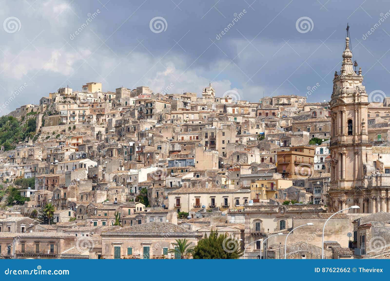 Paysage De Modica, Sicile, Italie Photo stock - Image du peuplé ...